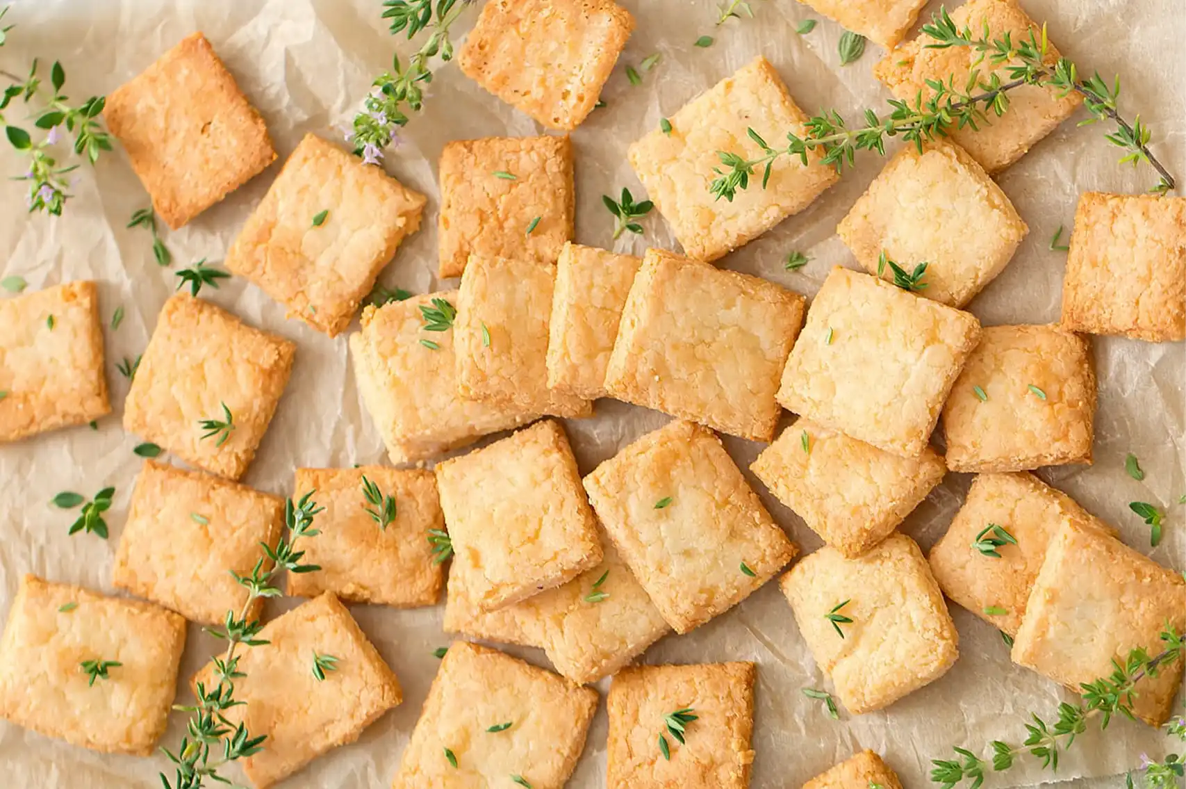 طرز تهیه کراکر پنیری | میان وعده خوشمزه و محبوب کودکان